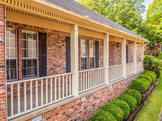 1323 Gleneagles Lane