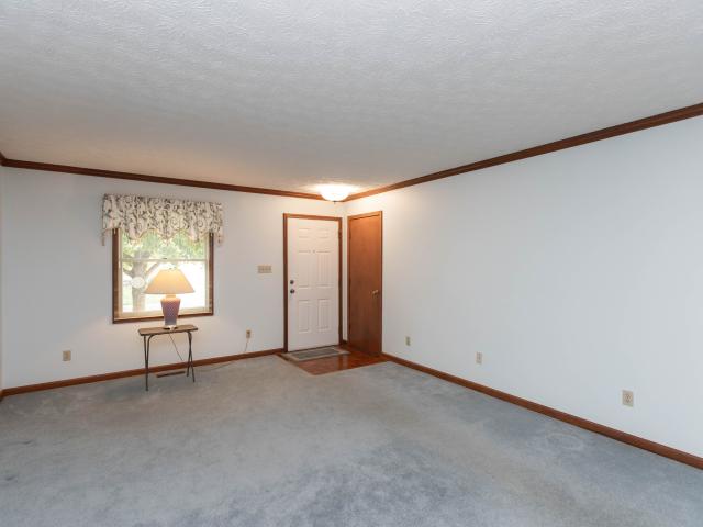 1323 Holiday Lane W