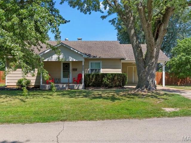 1323 S 5th St, De Soto, MO 63020