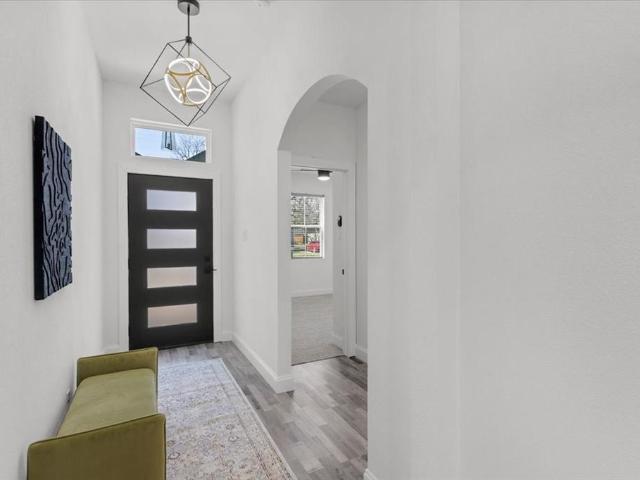 1323 S Montgomery