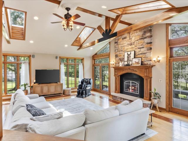 1323 Spinnaker Dr