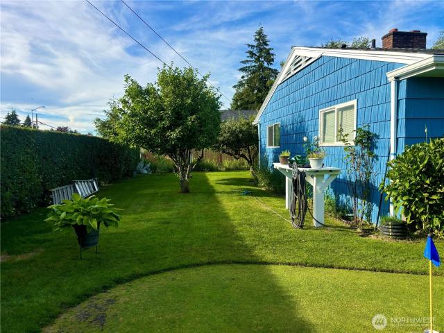 1323 Violet Meadow Street S