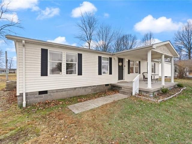 1323 W Kenwood Dr, Austin, IN 47102
