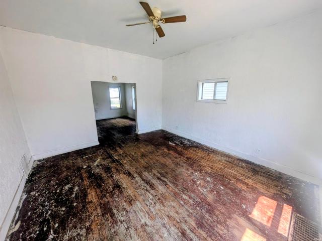 1323 W Sample Street
