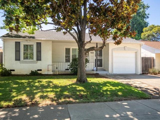 1323 62nd St, Sacramento, CA 95819