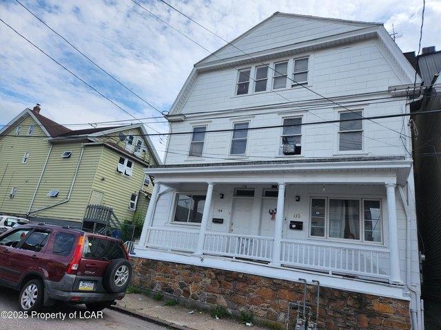 132 134 E Chestnut St, Hazleton, PA 18201