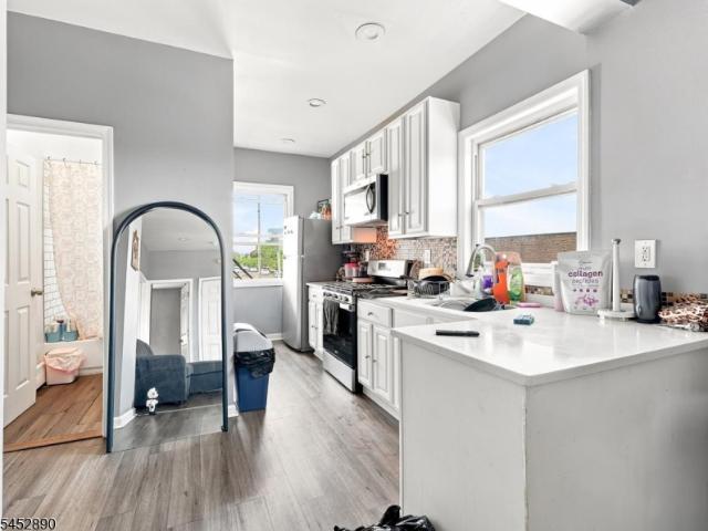 132 4Th St