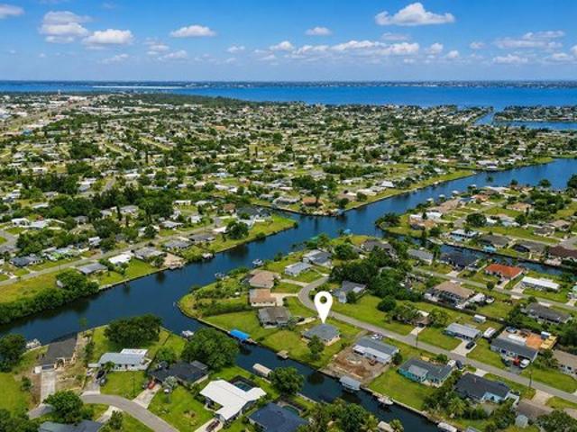 132 Concord Dr NE, Port Charlotte, FL 33952