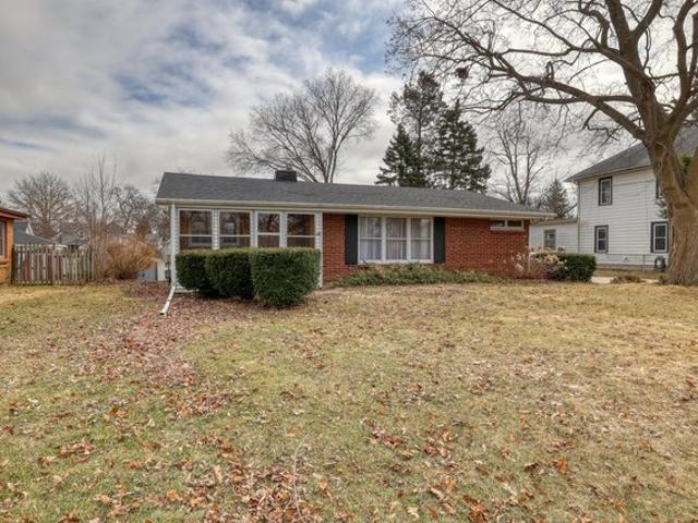 132 Caldwell St, Pewaukee, WI 53072