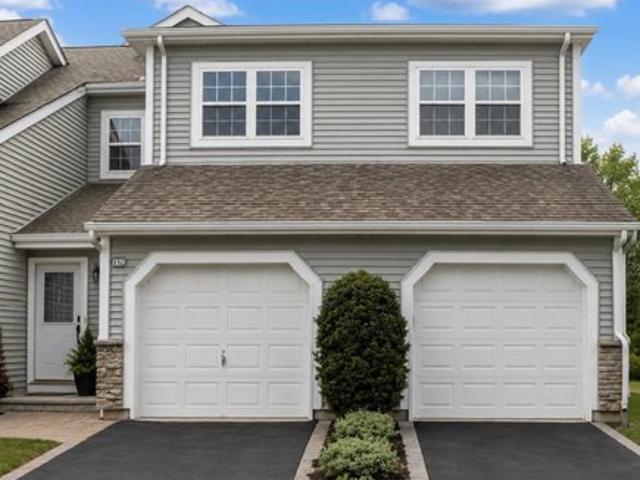 132 Carriage Ln, Plainview, NY 11803