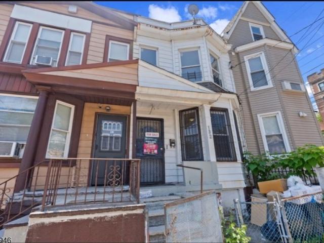 132 Chester Ave