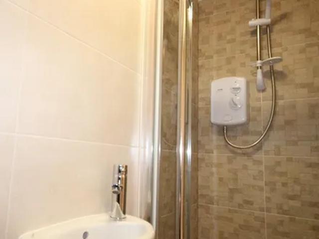132 Clapton Common, Upper Clapton, London, E5 9AJ, United Kingdom | Studio apartment for rent #137836665 | Rentberry