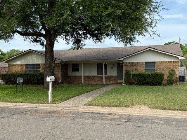 132 Crockett Ln, Hewitt, TX 76643