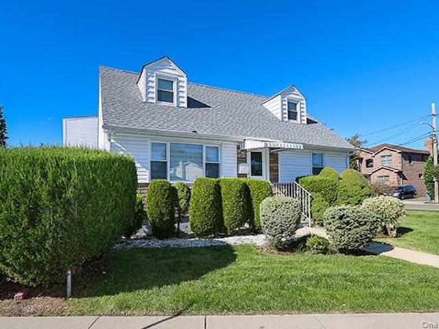 132 Bethel Rd, Albertson, NY 11507 | Compass