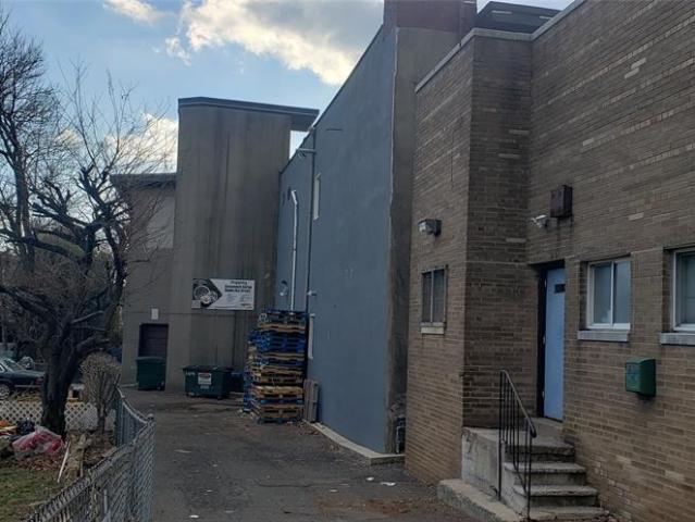 132 Bergen Boulevard
