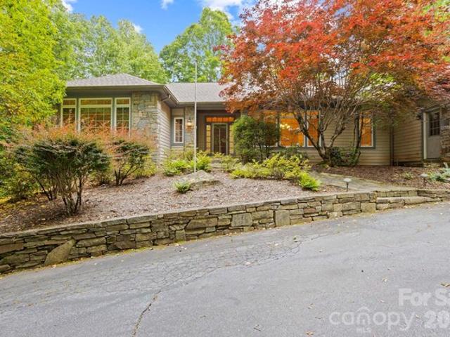 132 Berry Creek Dr, Flat Rock, NC 28731