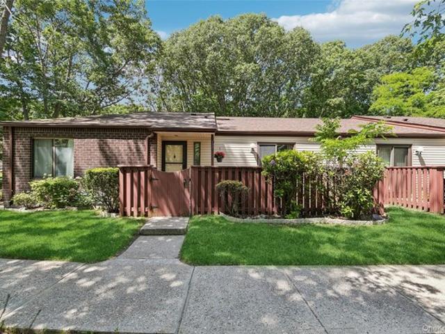 132 Birchwood Rd Unit 132, Coram, NY 11727