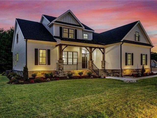 132 Breezy Point Dr, Yorktown, VA 23692