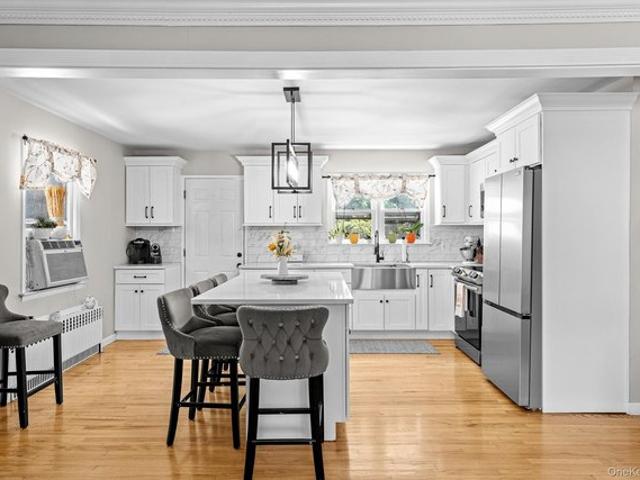 132 Burhans Ave, Yonkers, NY 10701
