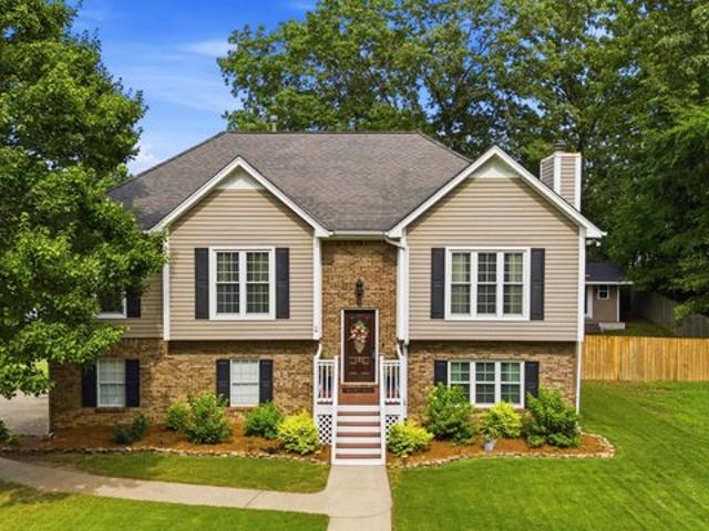 132 Deer Run Dr, Alabaster, AL 35007