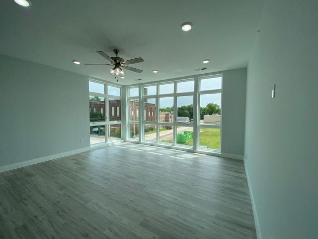 132 E University 4 Bedroom Apartment for Rent at 132 E University Ave, Champaign, IL 61820