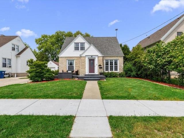 132 E Douglas St, Port Washington, WI 53074