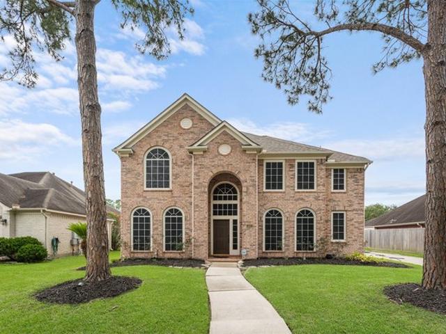 132 Emerald Cloud Ln, League City, TX 77573