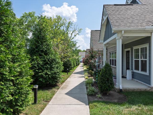 132 Kings Knoll Blvd
