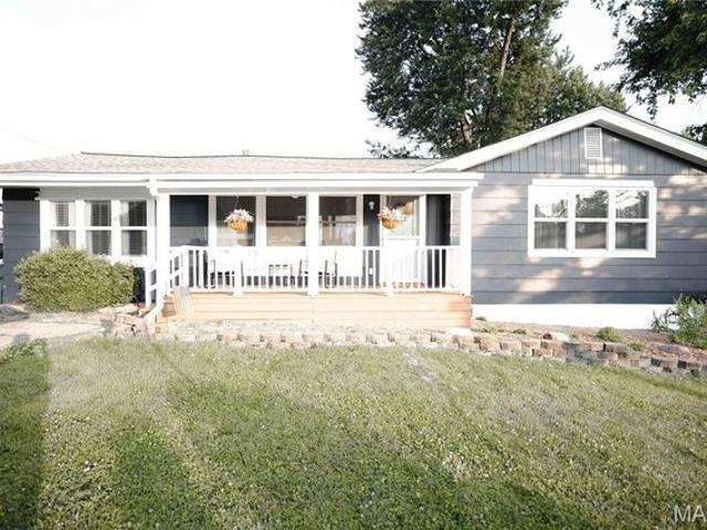 132 Kunze Dr, Saint Charles, MO 63303