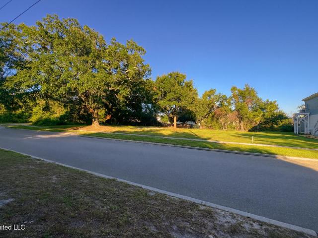 132 Holiday Ave, Pass Christian, MS 39571 | MLS #4128