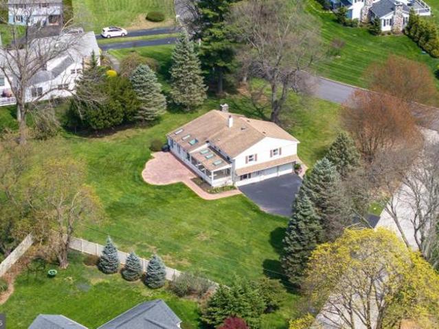 132 Hillside Rd, Wayne, PA 19087