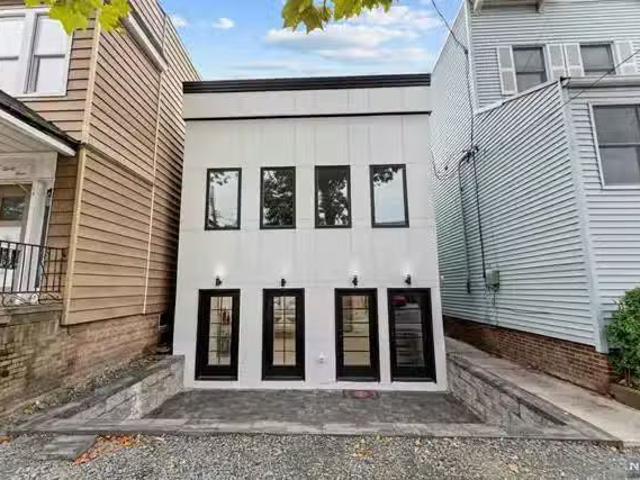 132 IRVING ST, JERSEY CITY, NJ 07307 Multi Family For Sale ML.
