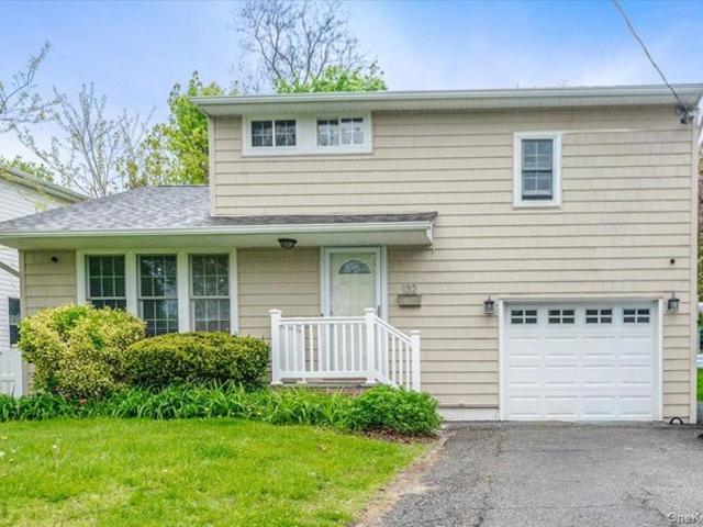 132 Litchfield Ave, Babylon, NY 11702