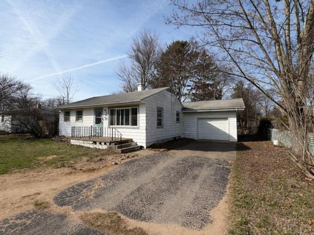 132 Lilac St, Paw, MI 49079