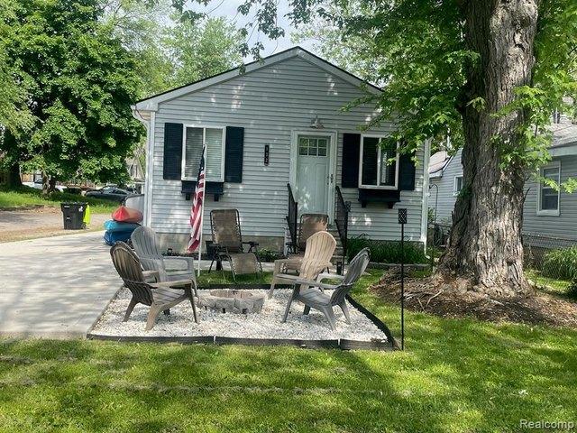 132 Maudlin St, Novi, MI 48377