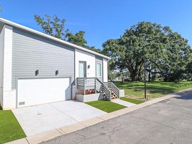 132 Markham Dr, Gulfport, MS 39507