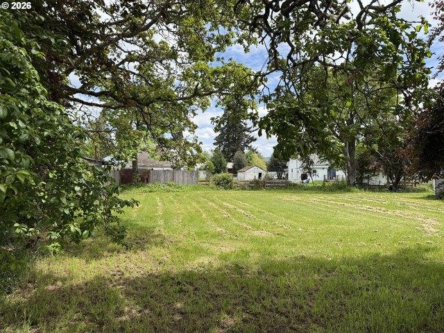 132 N 8th St, Creswell, OR 97426