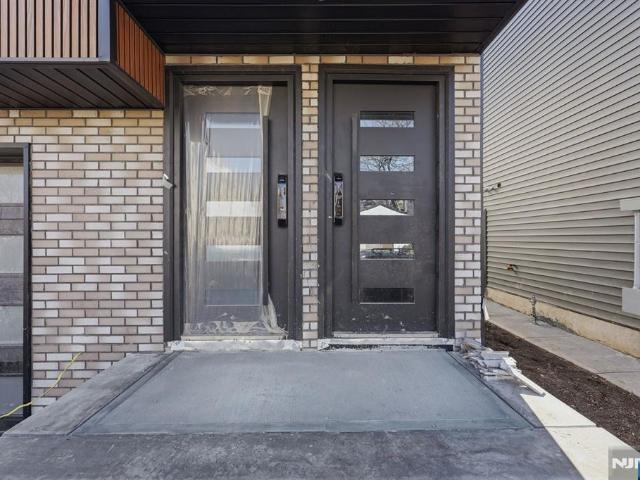 132 N 17th