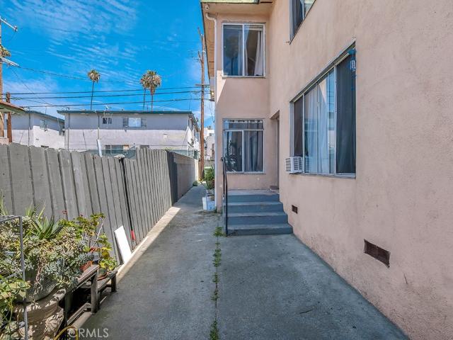 132 N Normandie