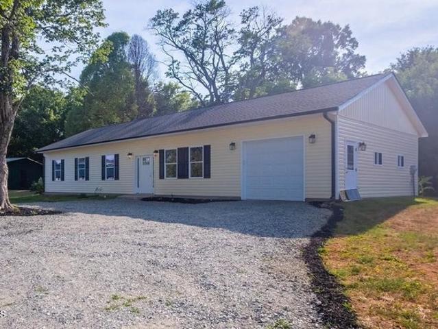 132 N State St, Haw River, NC 27258