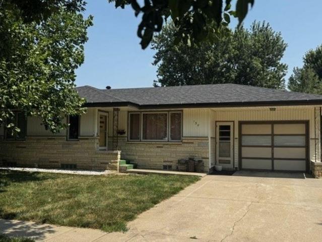 132 S 5th St, David City, NE 68632