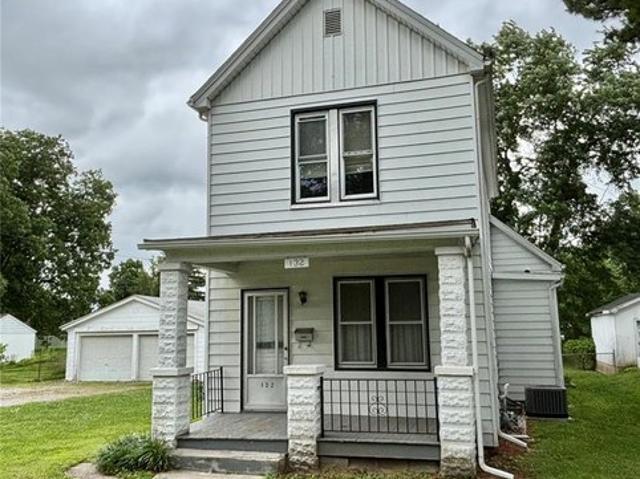 132 S 29th St, Belleville, IL 62226