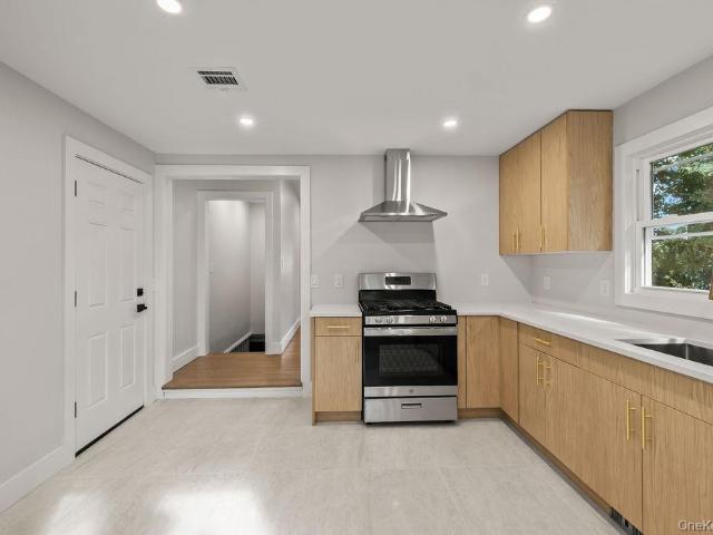 132 S Conger Avenue