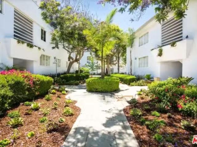 132 San Vicente Blvd, Santa Monica, CA 90402