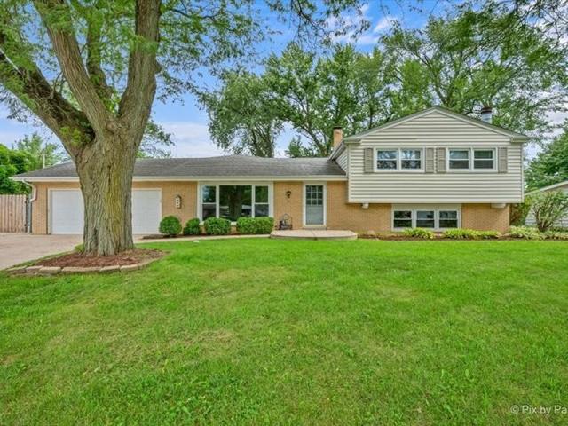 132 Scott Dr, East Dundee, IL 60118