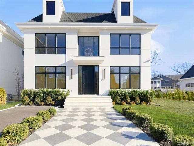 132 Park St, Woodmere, NY 11598