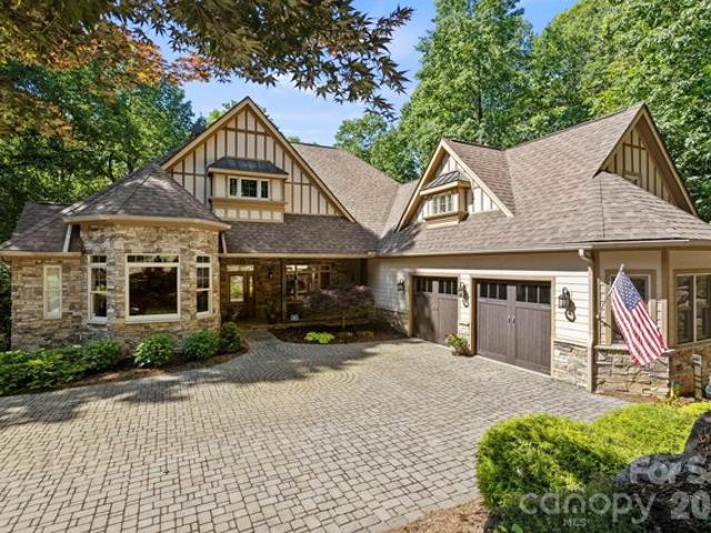 132 Pinnacle Peak Ln, Flat Rock, NC 28731