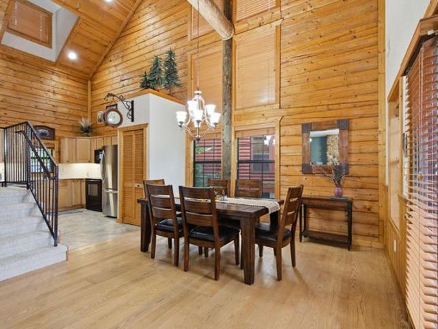 132 Rock Candy Ln, Branson, MO 65616