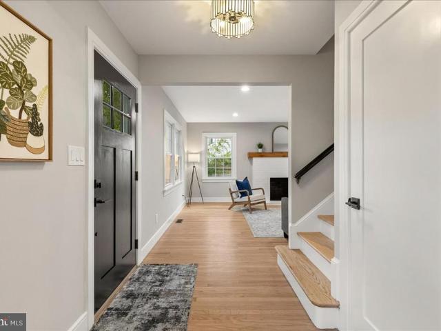 132 W Welling Avenue