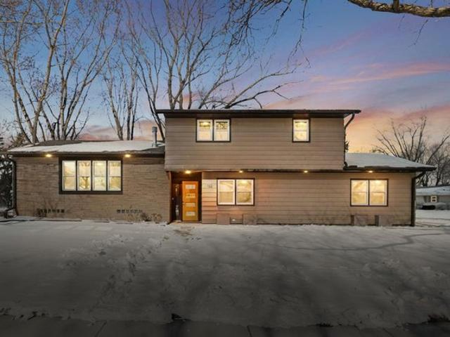 132 W Macarthur St, Sun Prairie, WI 53590